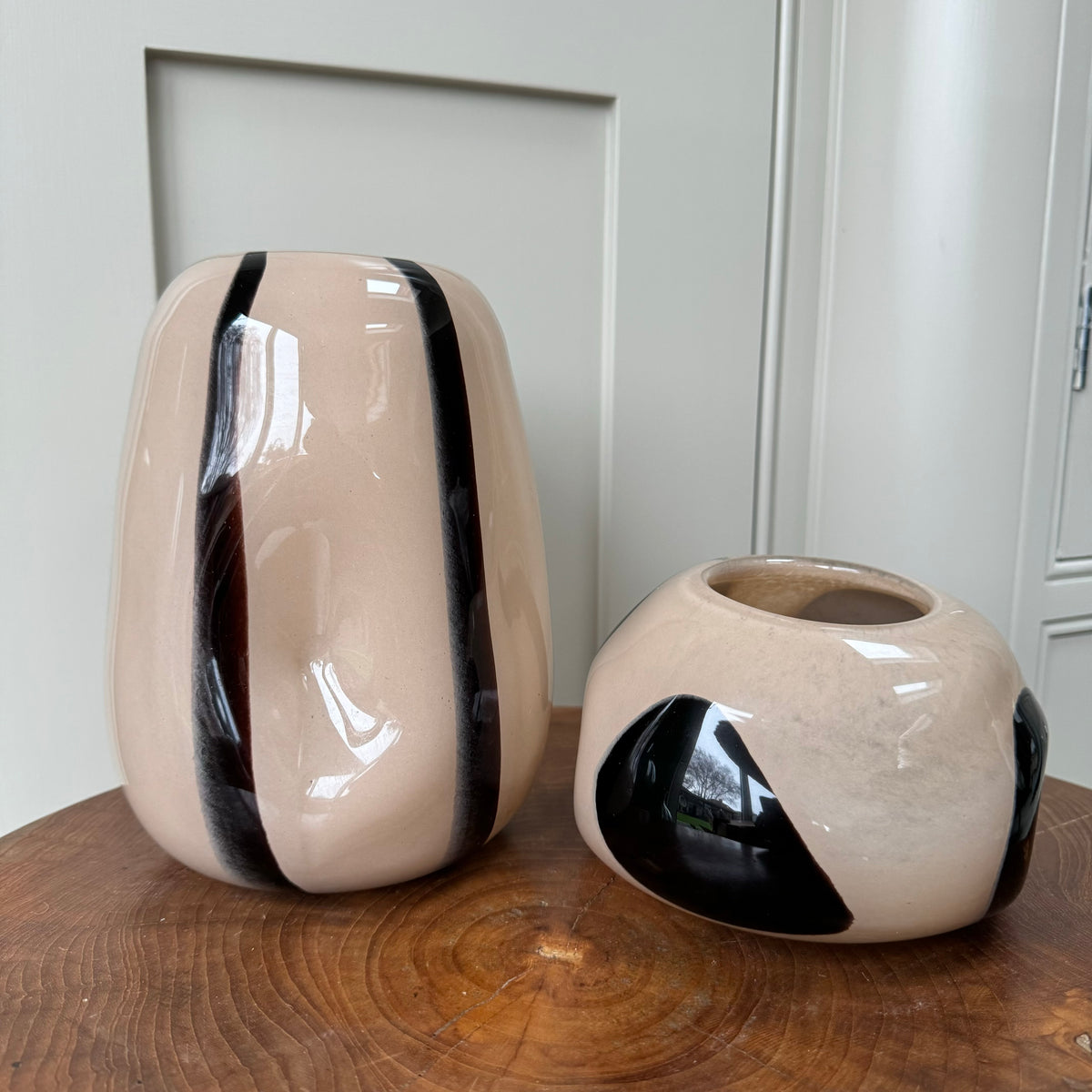 Wikholm - Nova Beige & Black Vase - 2 sizes – The Life Store Brigg